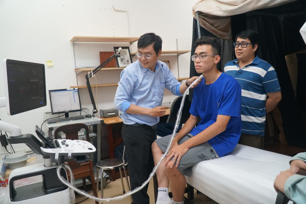 Over 400 highschoolers touring HCMUT campus