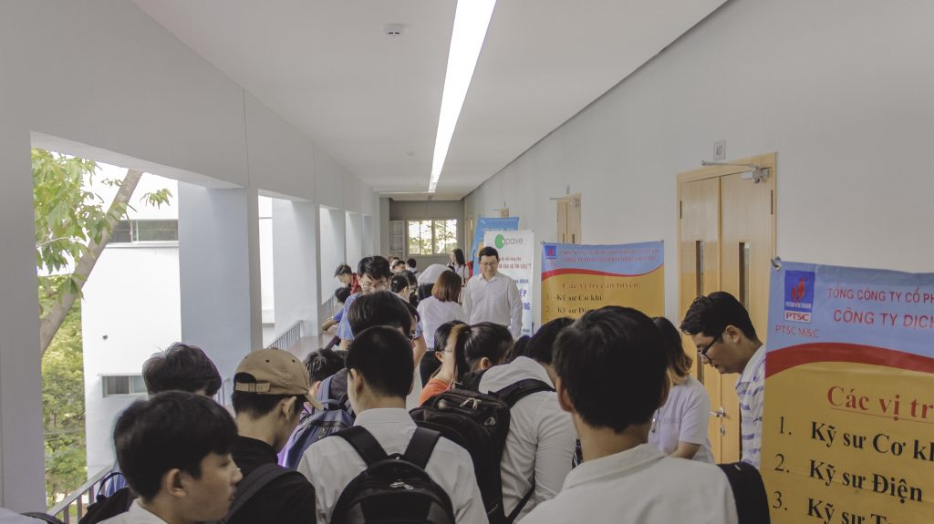 Cùng nhìn lại ngày hội việc làm BK-OISP Job Fair 2019 | Trường Đại học ...