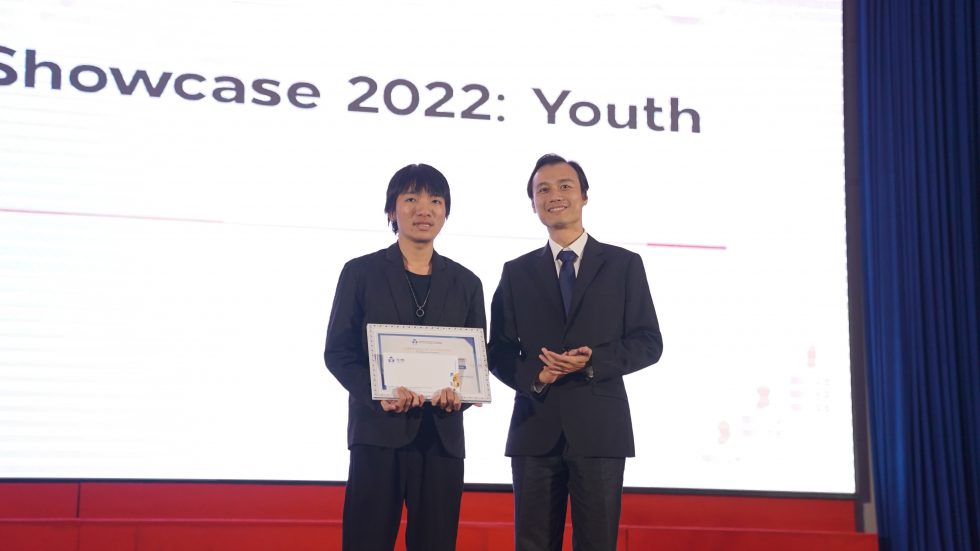 SV Bách khoa Quốc tế tỏa sáng trong Đêm OISP Gala 2022: Fluorescent ...